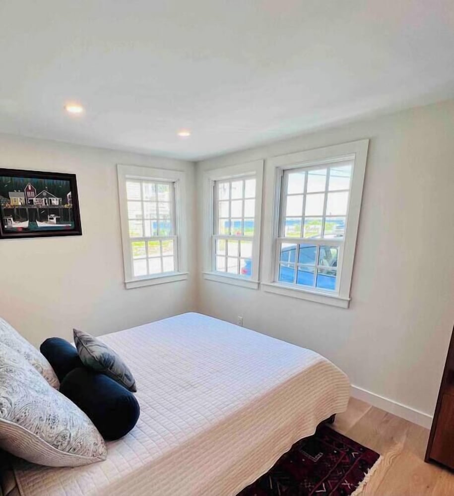 2 Bed/2bath With Water Views & Virtual Tour! - Newburyport, MA