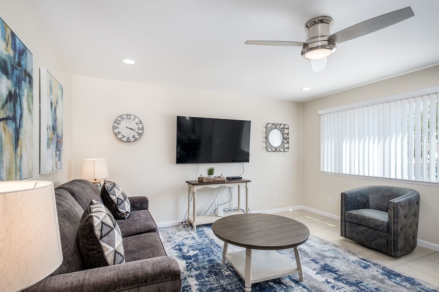 Peaceful Getaway In Clovis, Cozy 4bed/2bath - Clovis, CA