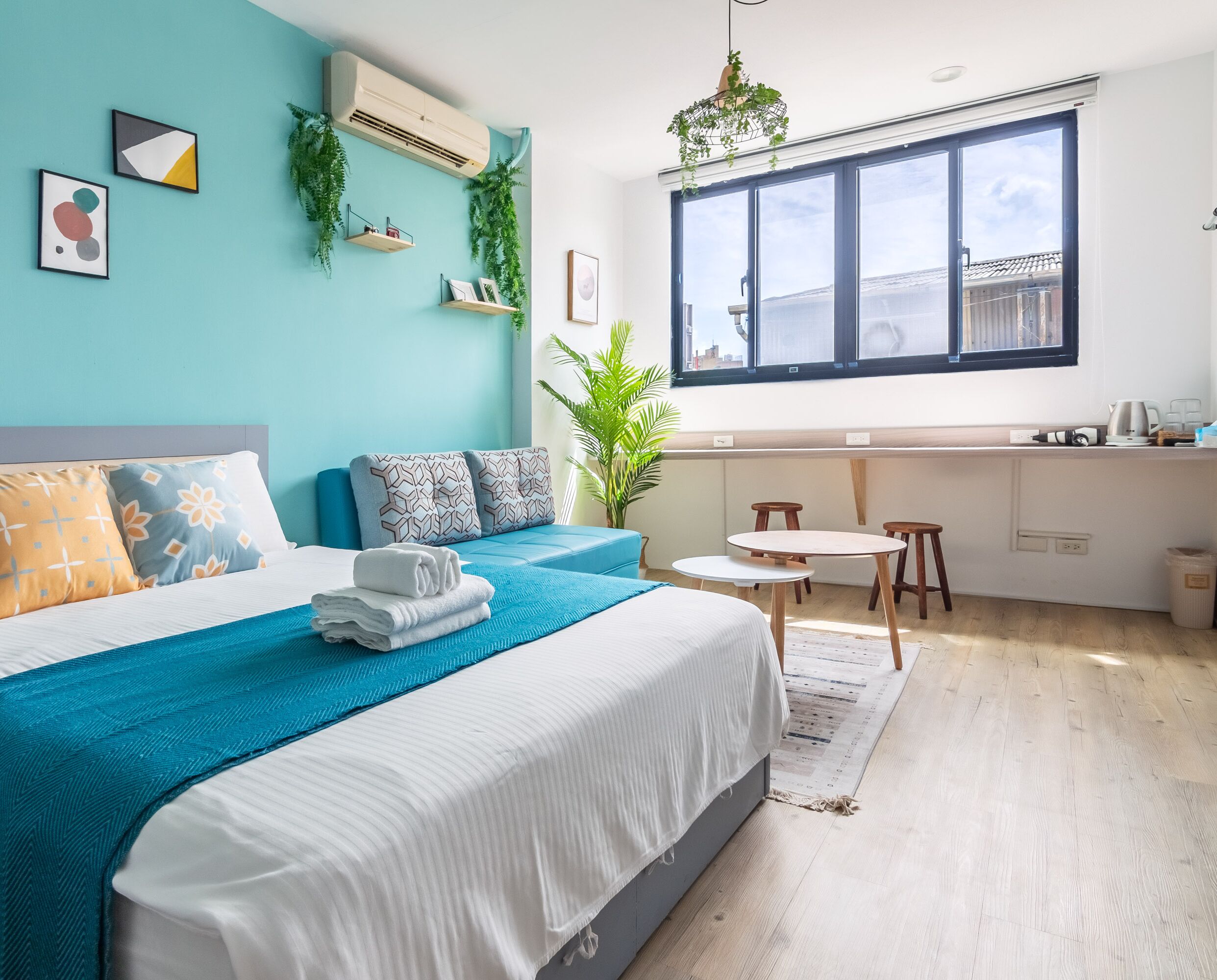 Quarto Twin Standard | Com decoração personalizada, secretária, quartos insonorizados 