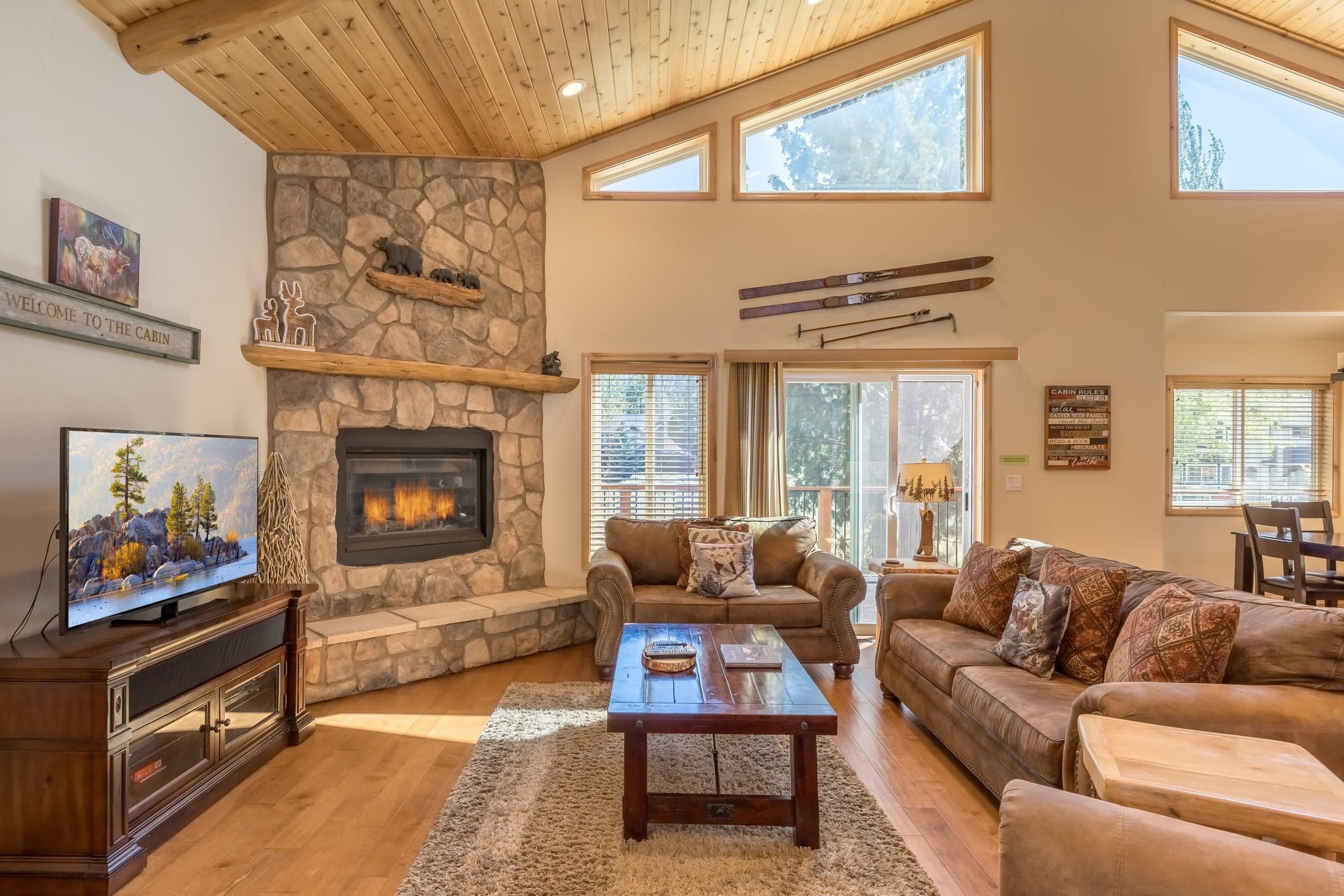 Modern Chalet Jetted Spa. Close To Slopes And Lake - Big Bear Lake, CA