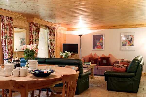 Central 3 Bedroom Apartment - 150m From Lifts - Val-d'Isère