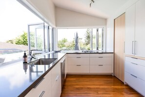 Micro-ondas, fogão, cooktop, lava-louças