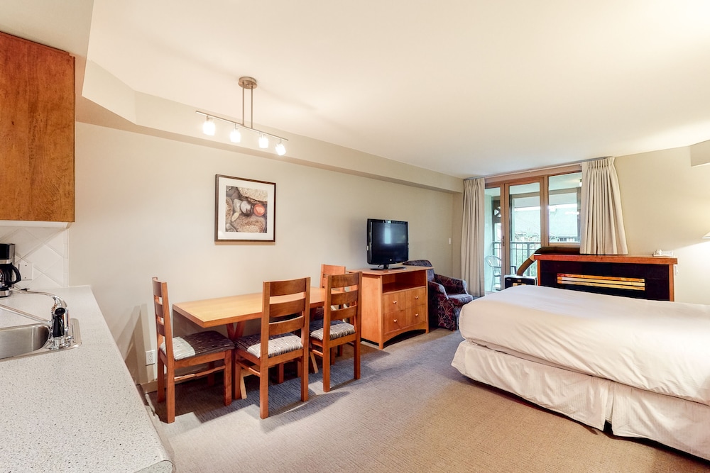 4th-floor Mountain Studio With Gym, Balcony, Fireplace, Washer/dryer, Kitchen - Whistler