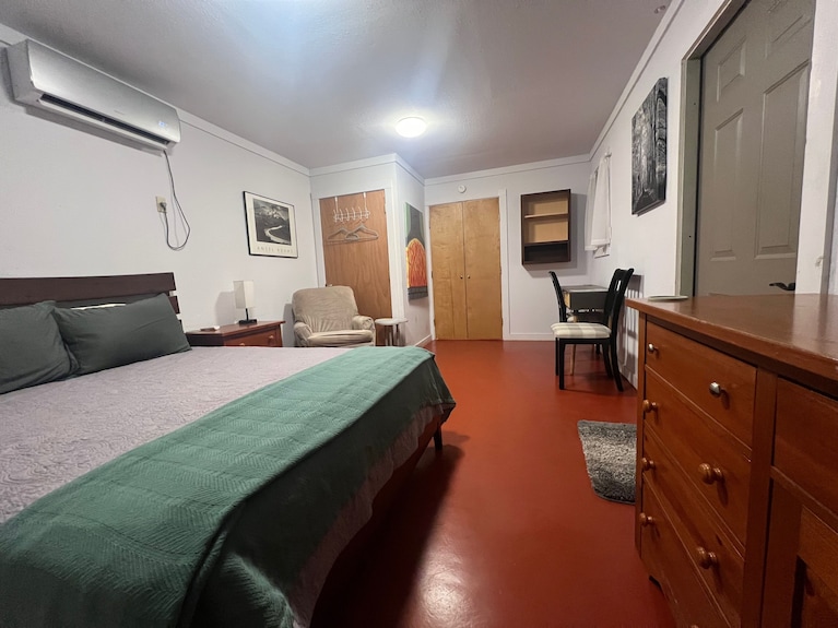 21: Spring Break Getaway, Pet-friendly, Fire Pit, Walk-in Shower & Wi-fi - Lake Buchanan, TX