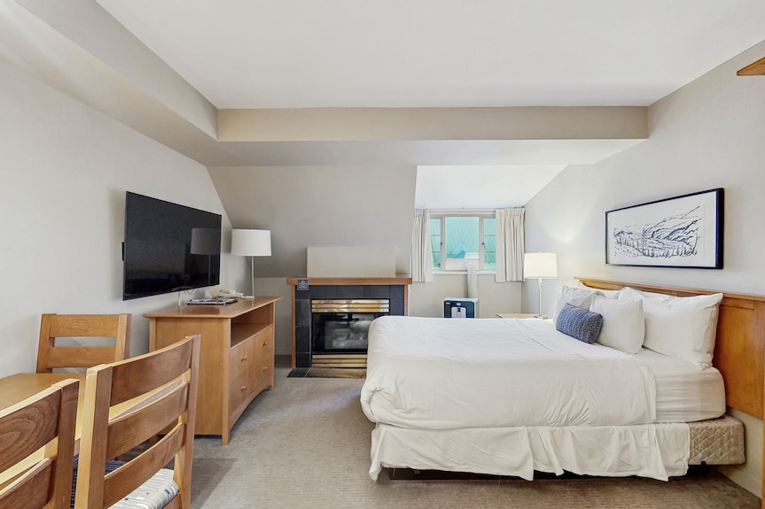 Comfy Mountain Studio With Fireplace & Gym - Near Lifts And Golf - Whistler