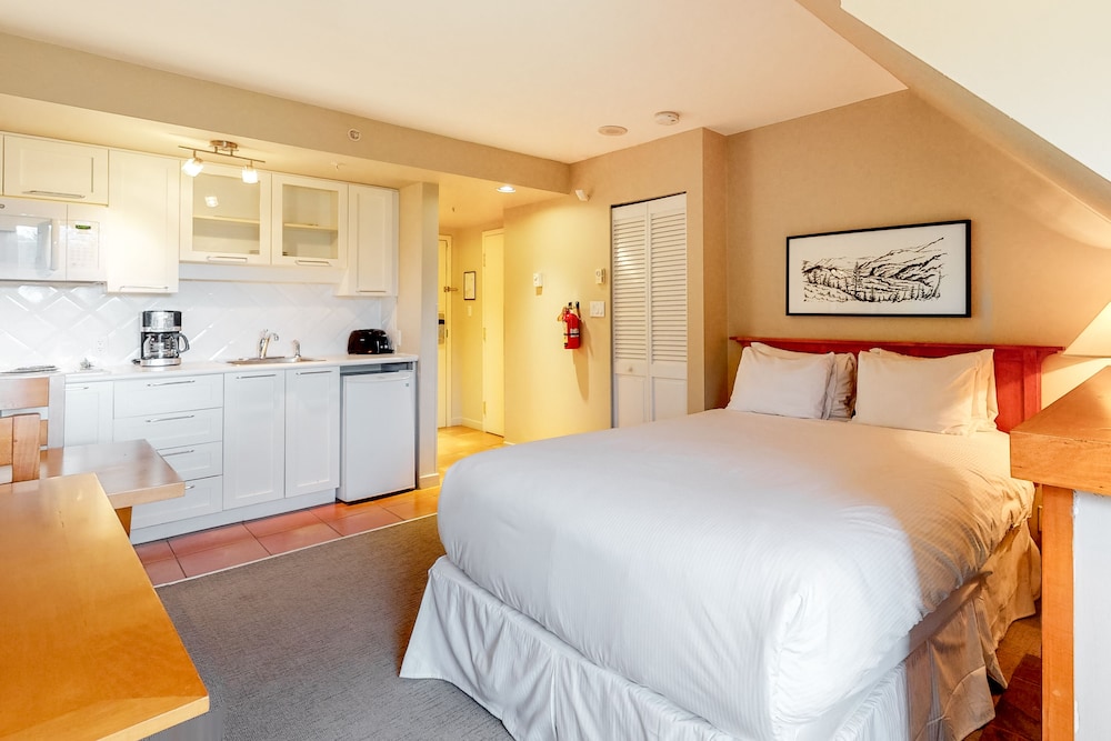 6th-floor Studio With Golf Nearby - Walk To Lifts - Fireplace - Whistler