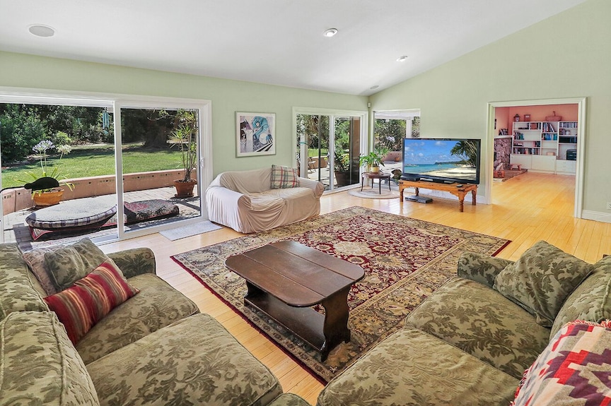 Topanga Retreat With A Huge Private Backyard - Calabasas, CA