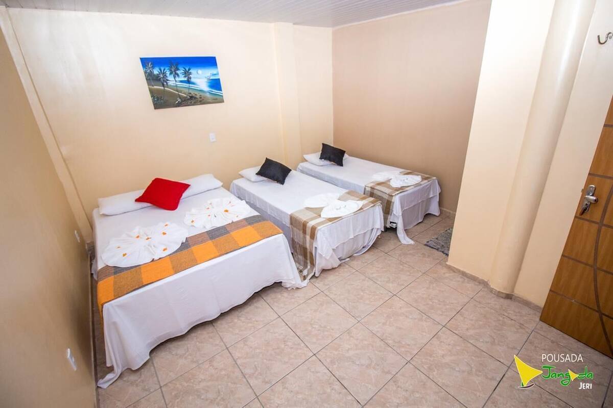 Minibar, roupa de cama fornecida