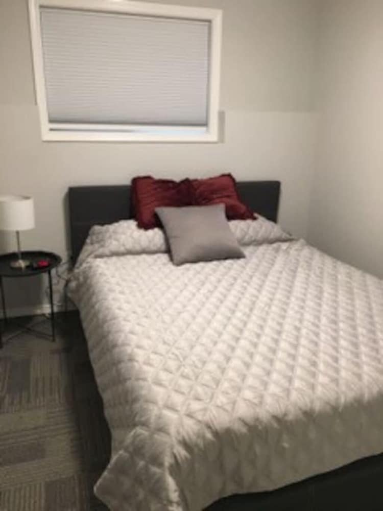Comfy 3 Bedroom Apartment In South Lethbridge #2 - Alberta