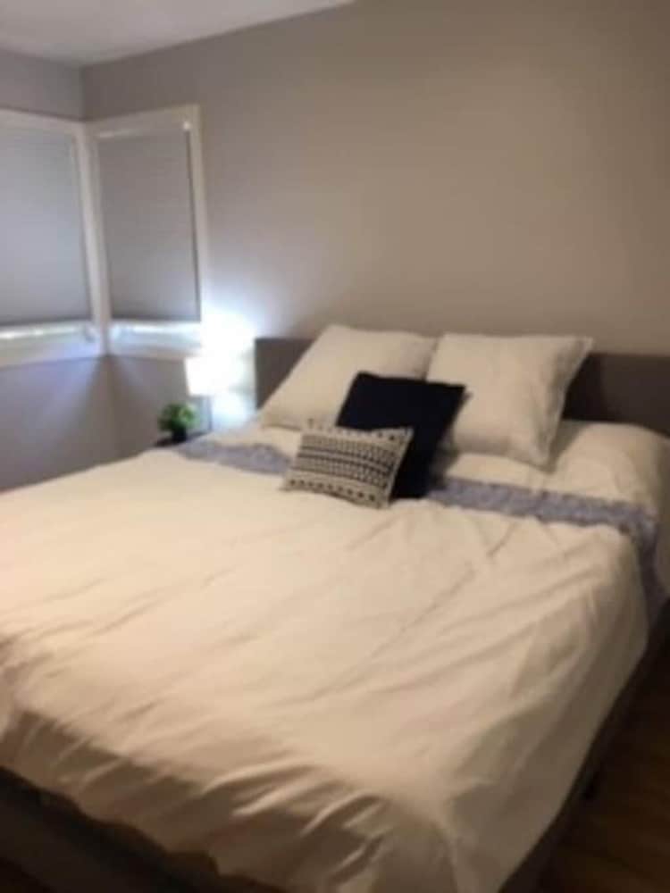 Close To Downtown 3 Bedroom Duplex - Alberta