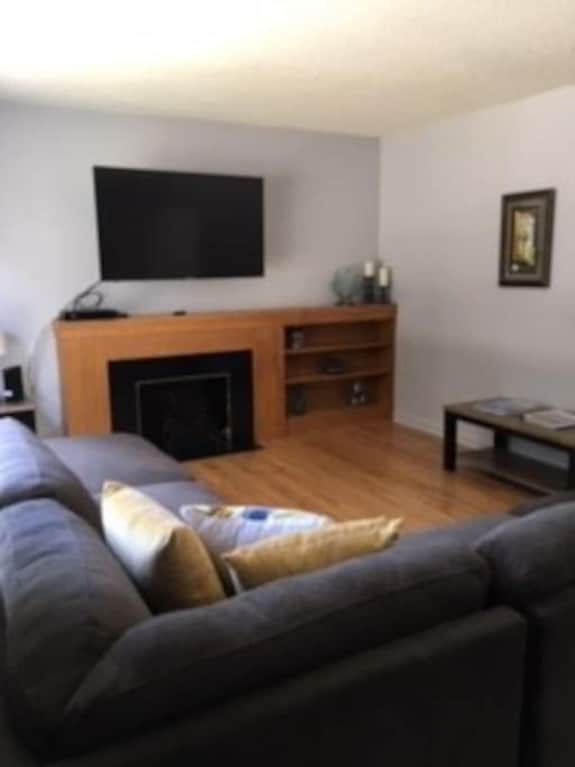 Close To Downtown 3 Bedroom Duplex - Alberta