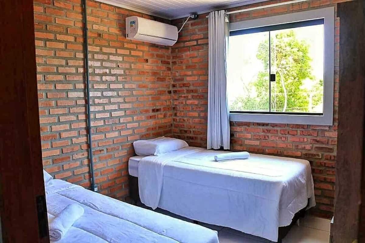 2 quartos, espaço de trabalho para notebook, Wi-Fi de cortesia
