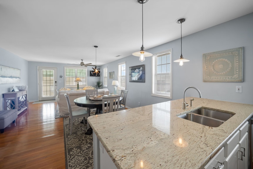 Classic Beach Cottage On Oceanside Of Wrightsville Beach-upper Unit - Wrightsville Beach, NC
