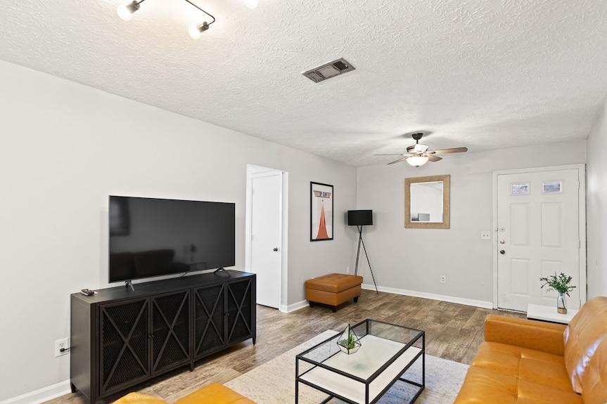 2 Bed Condo Across From Toomers Corner And Au Campus - Auburn, AL