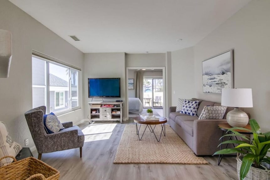 New Charming Beach Style Condo Steps To The Sand - Cabrillo National Monument