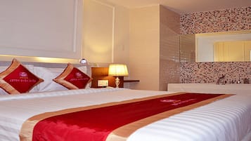 Quarto superluxo | 1 quarto, frigobar, escrivaninha, cortinas blackout