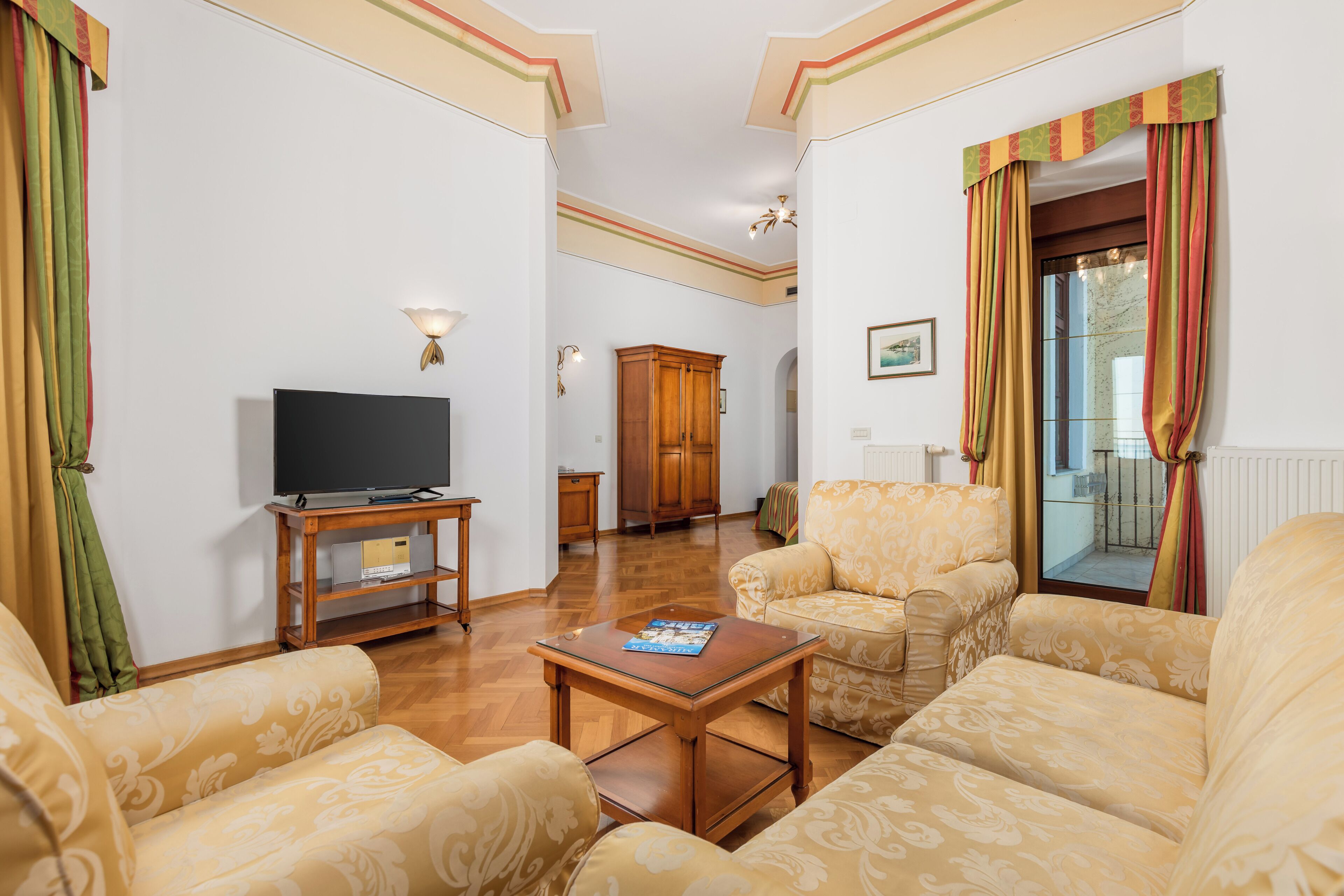 Quarto Nobre | Roupa hipoalergénica, minibar, cofre no quarto 