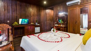 Wooden Villa King Bed
