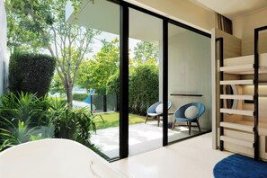 Quarto Familiar, 1 cama king-size, vista para o jardim (with Bunk Bed) | Roupa de alta qualidade, minibar, cofre no quarto 