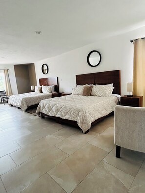 Quarto casal família | Cofres nos quartos, Wi-Fi de cortesia, roupa de cama