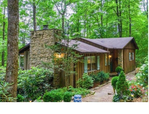 Charming 3/2.5 Cottage in Mirror Lake Near Downtown!!! - Highlands | Vrbo