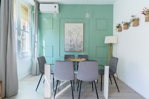 Apartamento, 2 quartos | Sala de jantar