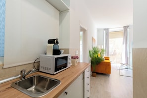 Apartamento, 2 quartos | Cozinha privada | Cooktop, chaleira elétrica, torradeira
