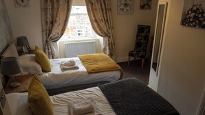 Quarto casal ou duplo luxo | Quartos à prova de som, ferros/tábuas de passar roupa, Wi-Fi de cortesia