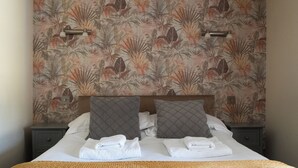 Quarto casal | Quartos à prova de som, ferros/tábuas de passar roupa, Wi-Fi de cortesia