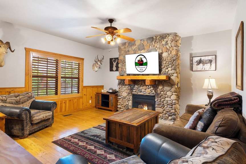 Unwind And Relax! Walk-in Log Cabin With Gas Fireplace And Screened Balcony - Misuri