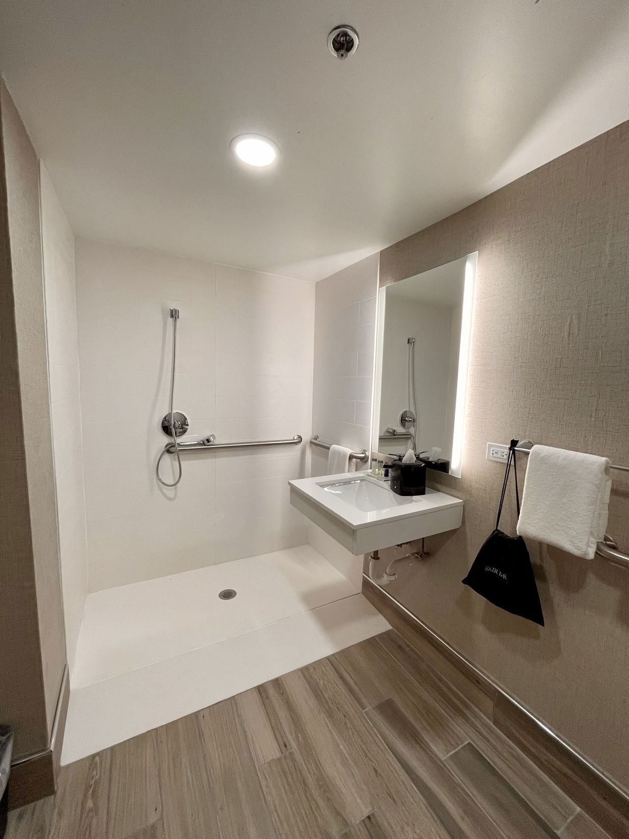 Casa de banho | Um polibã, um secador de cabelo, toalhas fornecidas 