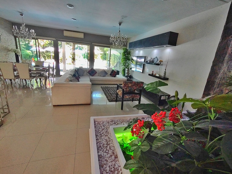 Finca Bambino, Unique With A Hanging Bridge - Costa Dorada