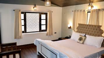 Quarto luxo | Camas com colchões pillow-top, Wi-Fi de cortesia, roupa de cama