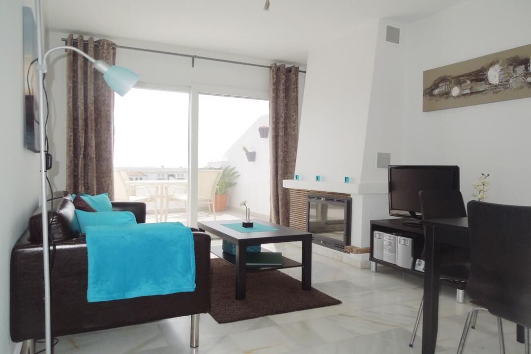 Penthouse Apartment Including Service Package And Many Extras! - Sitio de Calahonda