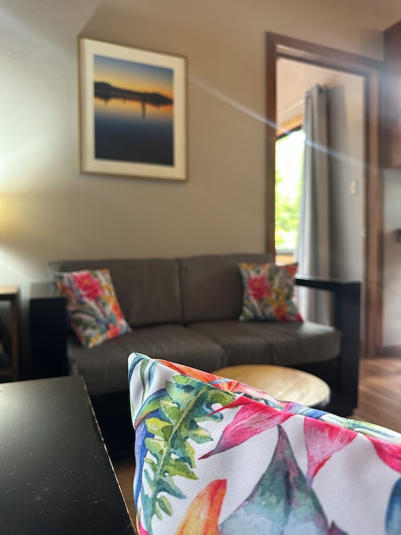 Bright Forest Retreat 2br W/ Balcony, Walk To Town, Birds & Wildlife - Monteverde