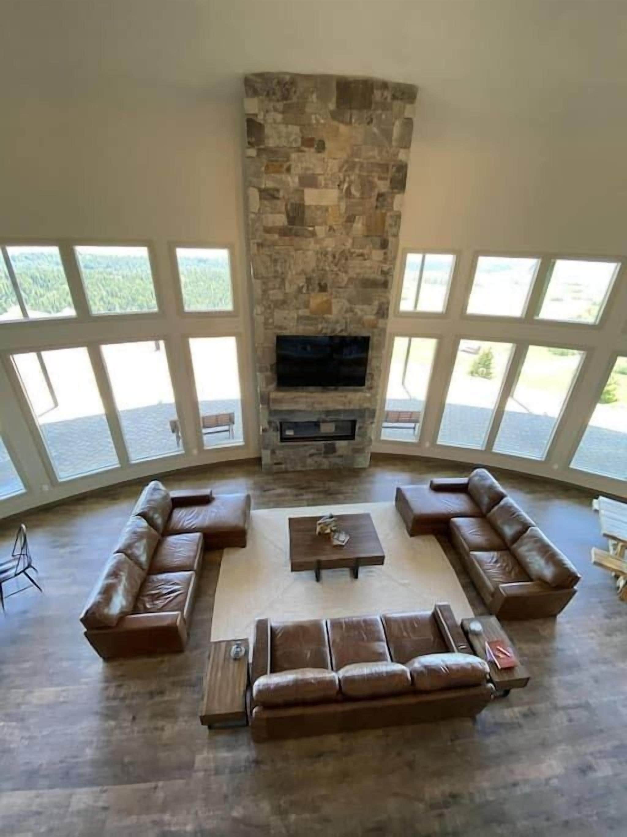 2 Dome Cabins-1 Hr To Yellowstone-hot Tub+theater+gaming Room+pool Table+air Hockey+shuffle Board+secret Kids Playroom - Ashton, ID