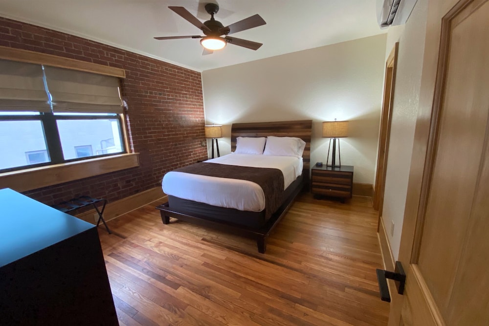 Main Street Retreats 103 Brand New Downtown Apt 103 - Waynesville, NC