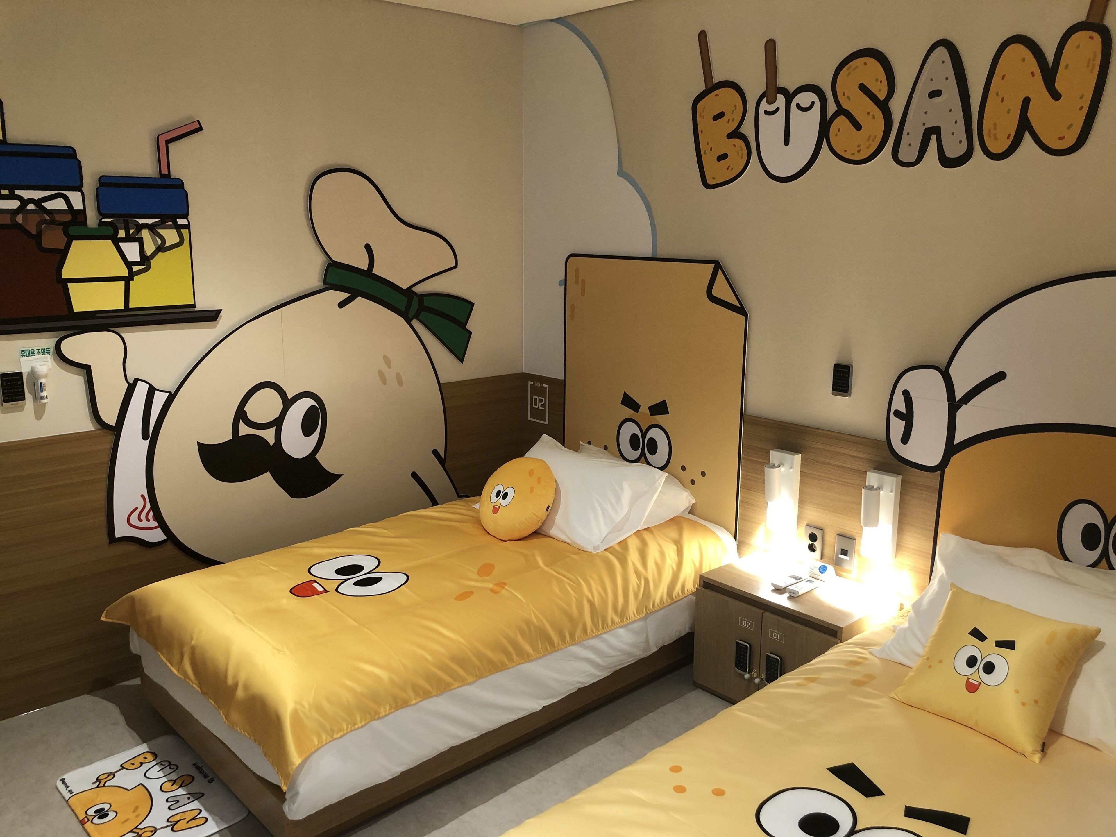 Share Concept Twin - Wageulwageul Omuktang Room | Secretária, secretária adequada para computadores portáteis 