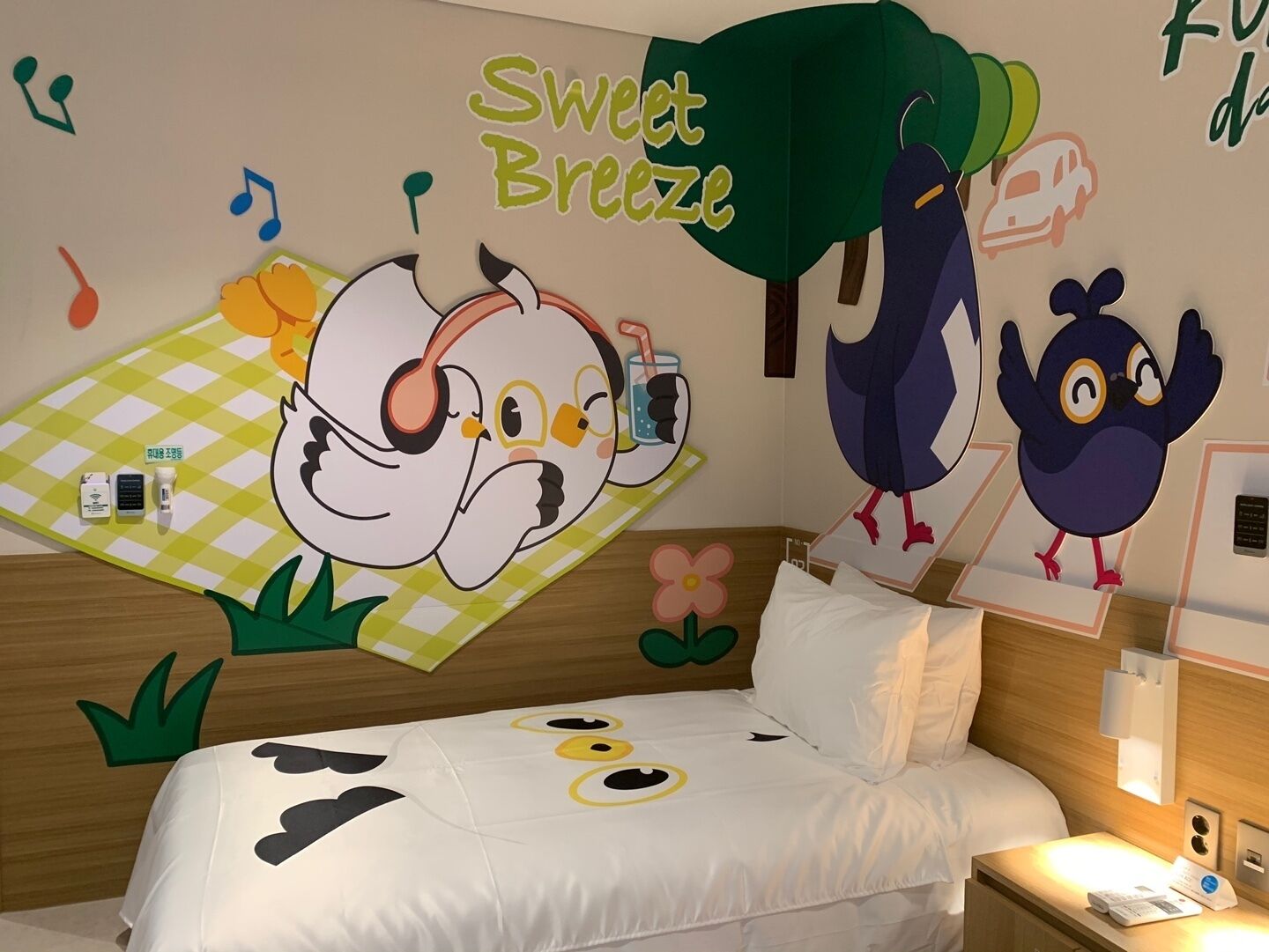 Share Concept Twin - Busan Galmaegi Runz Room | Secretária, secretária adequada para computadores portáteis 