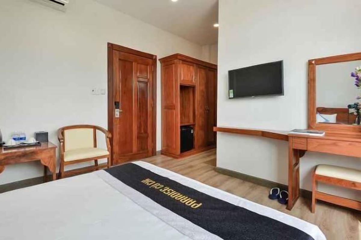 Roupa de alta qualidade, camas de colchão viscoelástico, minibar 