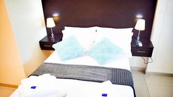 Quarto Duplo Deluxe (4) | Lençóis de algodão egípcio, roupa de alta qualidade, edredões de penas