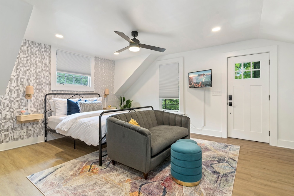 Dreamy Second Floor Studio In Prime Location Near Vanderbilt & Belmont - Nashville, TN
