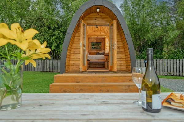 Standard Glamping Pod | Individualmente decorados, individualmente mobiliados, Wi-Fi de cortesia