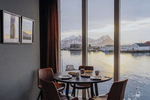 Apartamento Deluxe em Condomínio Fechado | Refeições no quarto