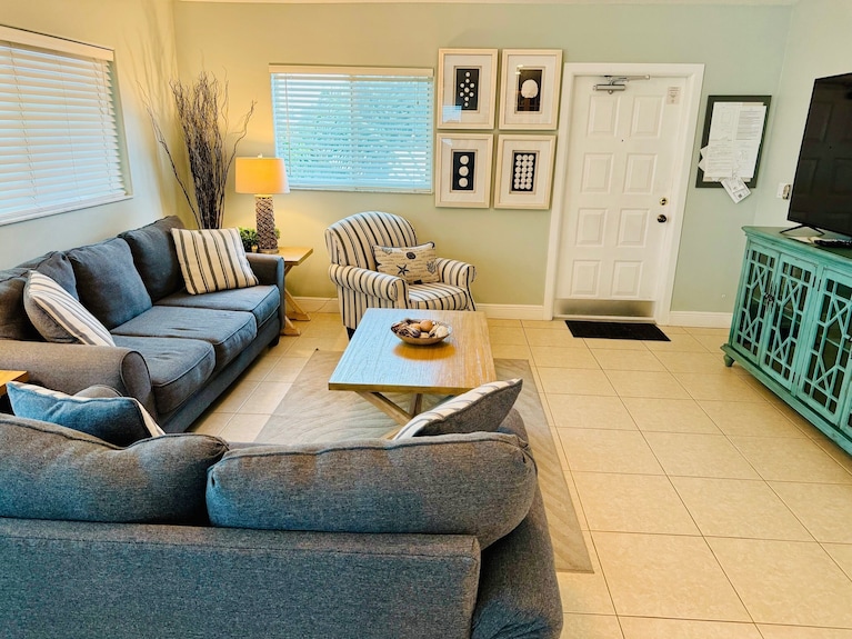 Yellowtail Island Retreat - 3br Keys Home W/ Pool, Dockage, Porch & Canal Access - Florida Keys, FL