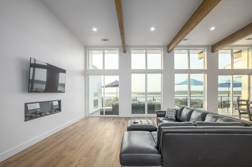 The Oasis At Canyon Lake - Gorgeous & Modern Waterfront Home + Pool + Sweeping Lake Views - Canyon Lake, TX