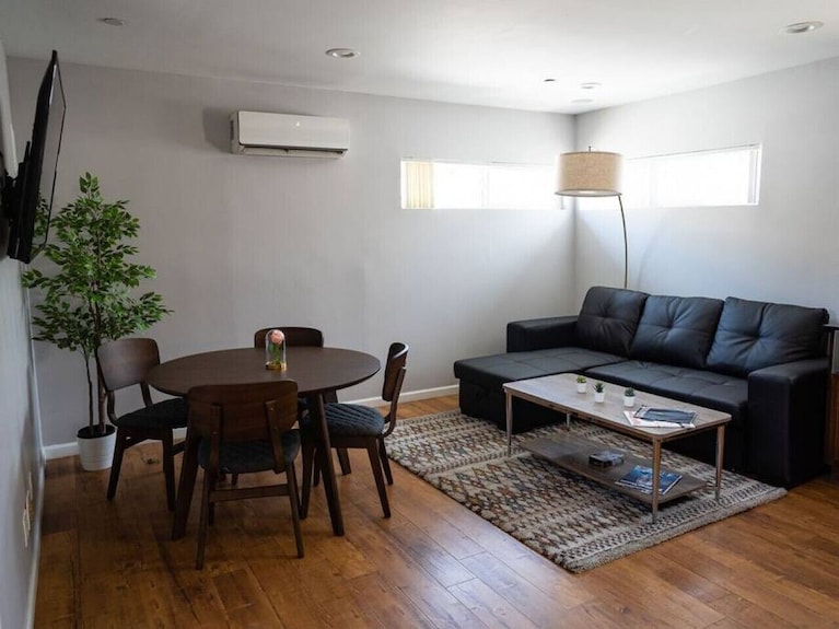 Attractive 1-bedroom Home In Great Noho Arts District Location (P16) - Los Angeles, CA