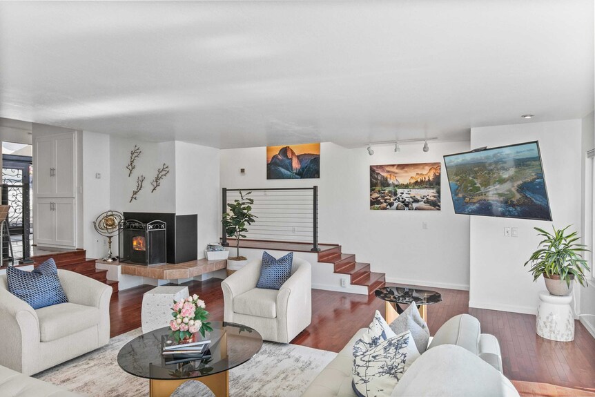 Mystic Wave: Walk To Carmel By The Sea - Monterey, CA