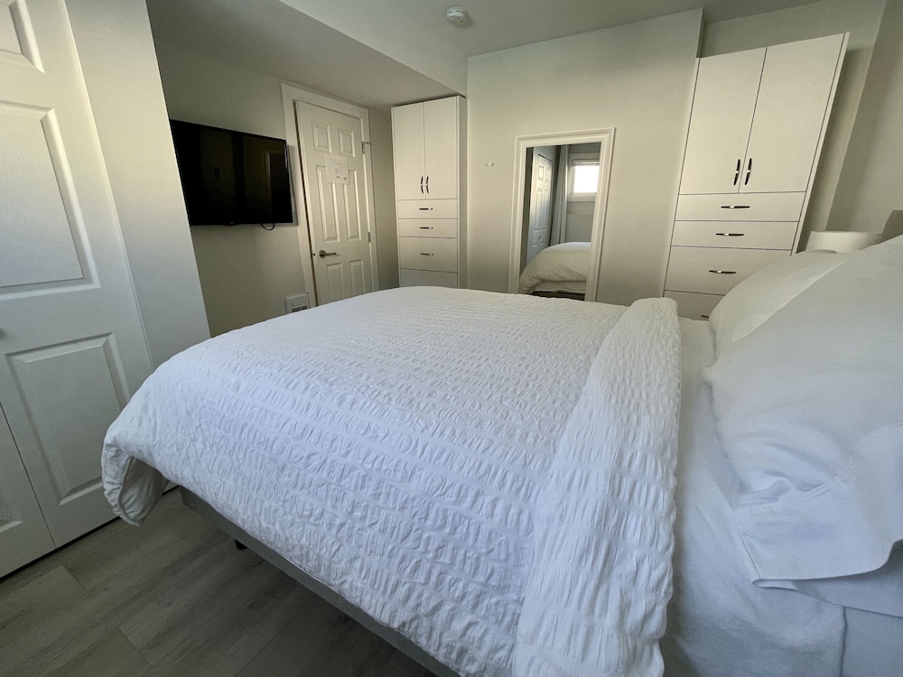 Basement Suite With Shared Pool - Penticton