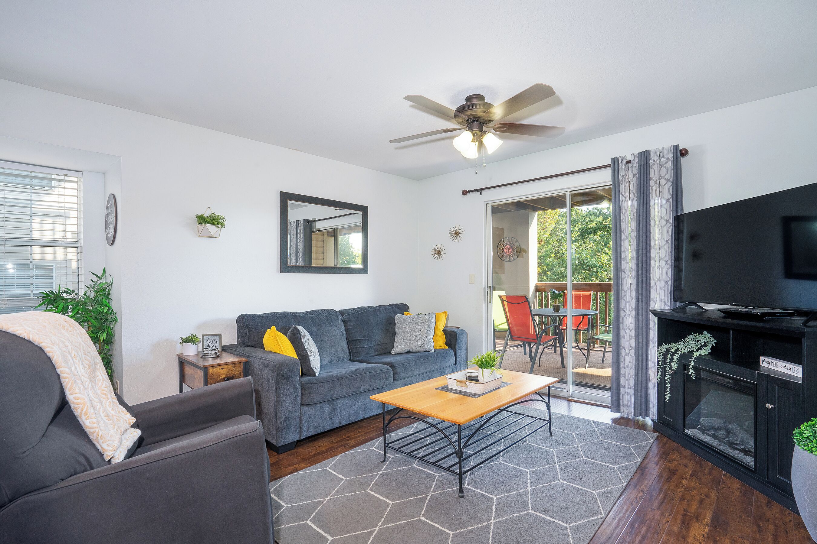 2br Lake Retreat At Pebble Beach + Deck - Table Rock Lake